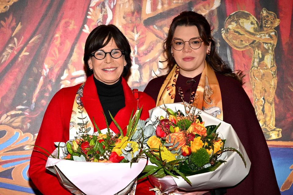 Lange Haare mit Pony: Die coolsten Stylings für Bangs | BRIGITTE.de