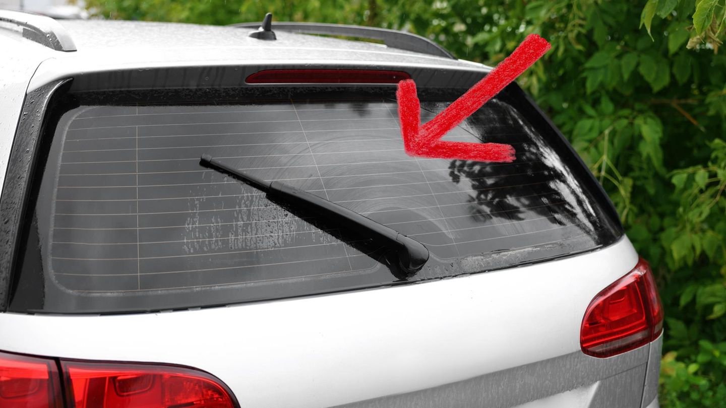 Allgemeinwissen: Niemand weiß, welchen Zweck die Streifen auf der Heckscheibe haben | BRIGITTE.de