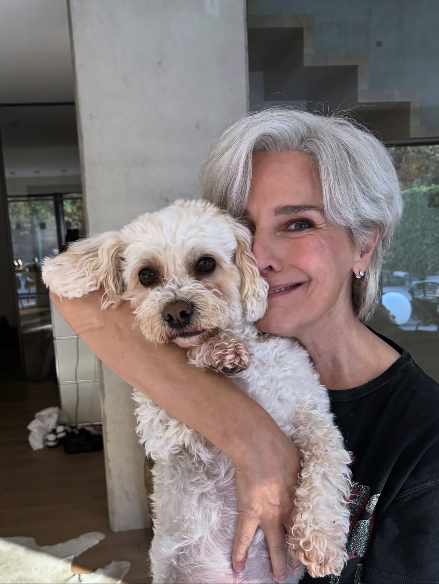 Désirée Nosbusch zeigt sich erstmals mit grauen Haaren | BRIGITTE.de