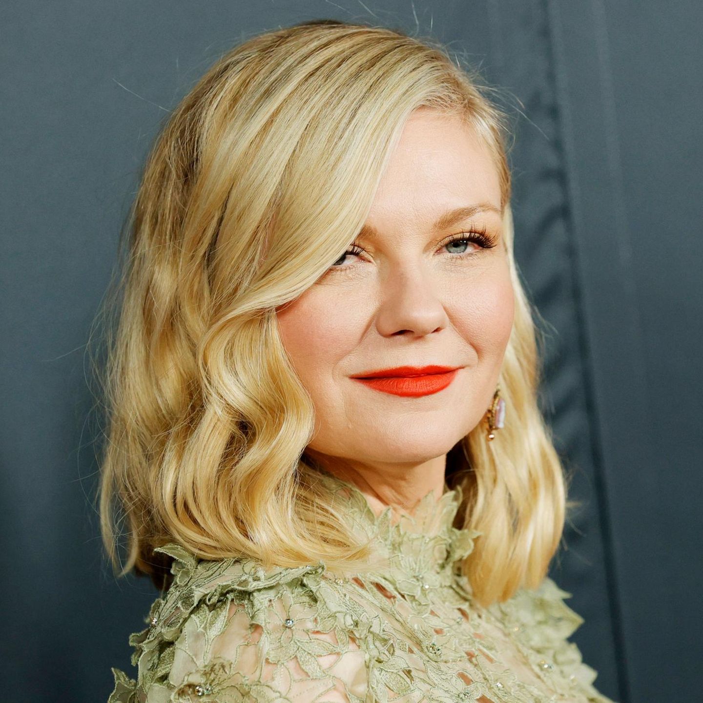 Side Swept Bob: 9 Varianten der Volumen-Bob-Frisur | BRIGITTE.de