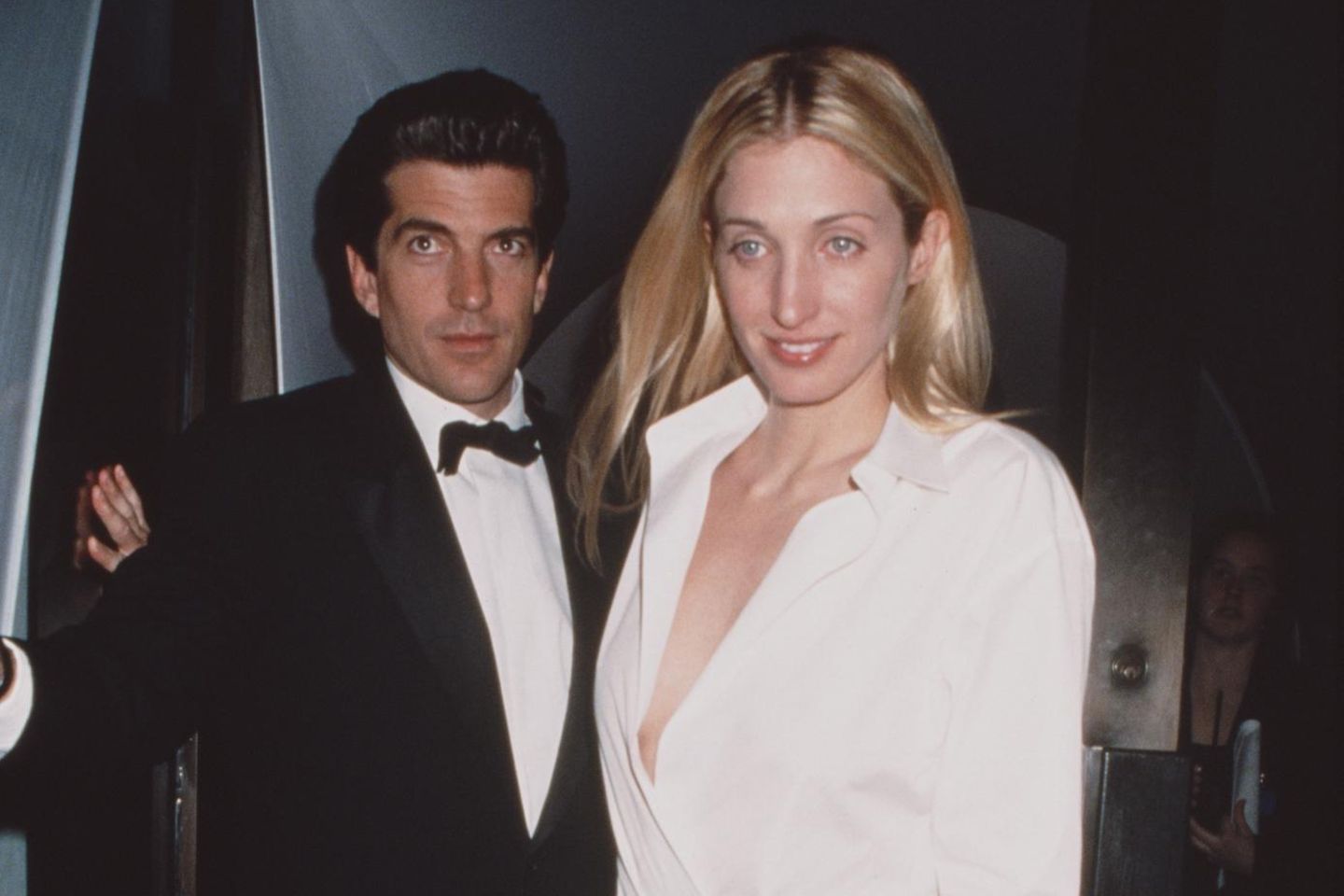 Carolyn Bessette-Kennedys Brautkleid aus 1996 ist aktueller denn je ...