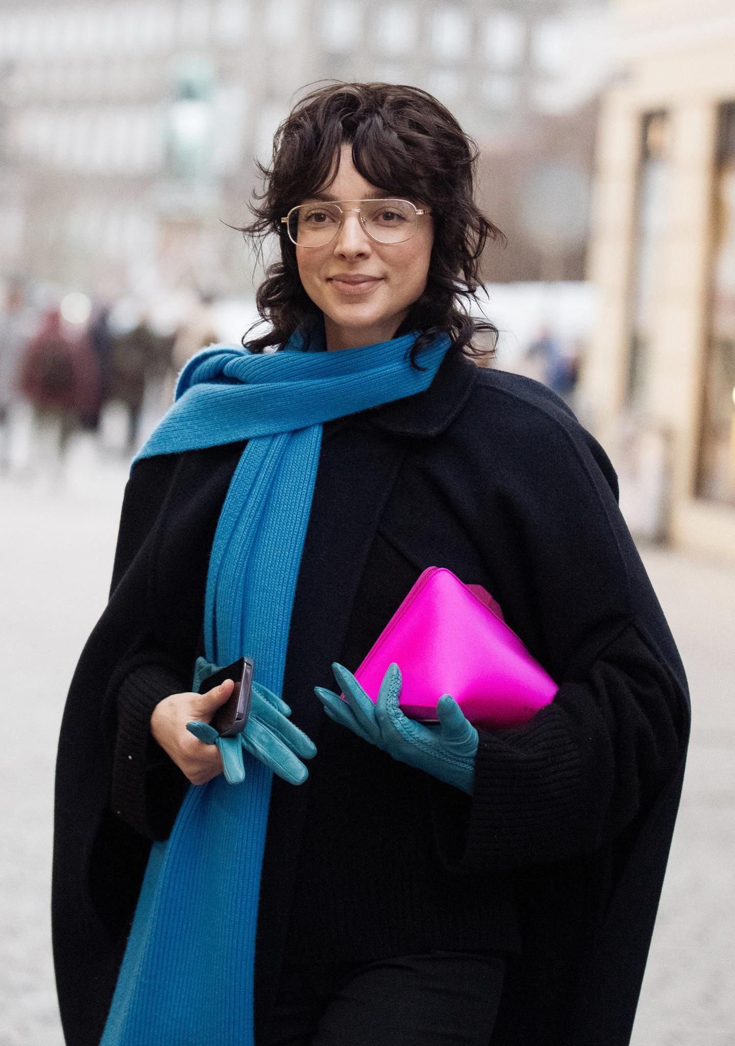 Von Bob bis Seitenscheitel: 13 coole Streetstyle-Frisuren, die wir ...