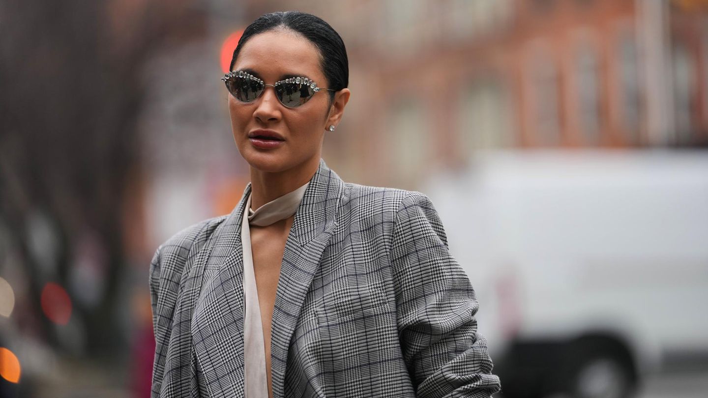 Ein Outfit, zwei Looks: Mit dem Blazer-Hack heben Französinnen ihr ...