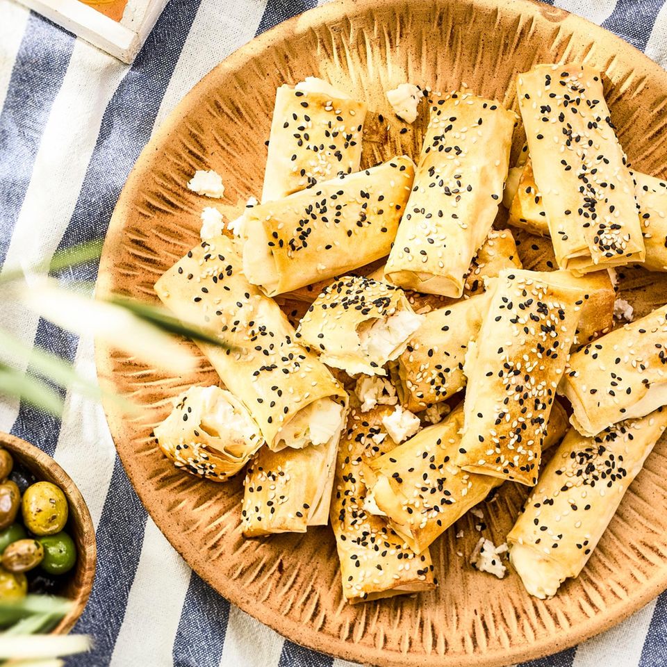 Filo-Feta-Bites mit Chili-Thymian-Honig | BRIGITTE.de