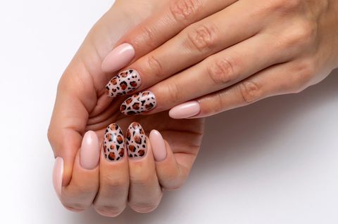 Kurze French Nails: Die 10 besten Ideen mit Tipps | BRIGITTE.de