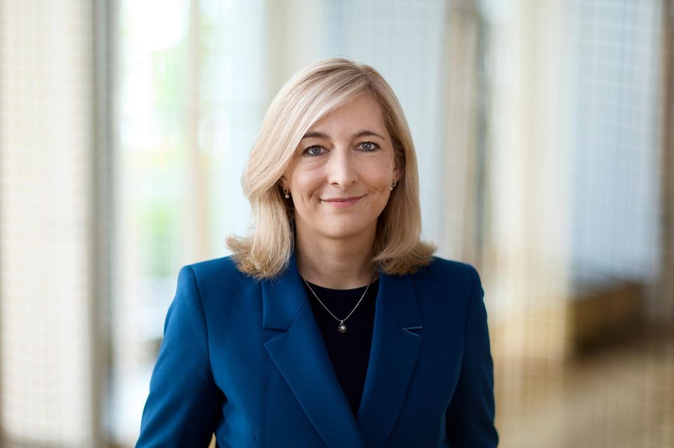 Sandra Hunke: Wie sie als Model und auf der Baustelle überzeugt ...