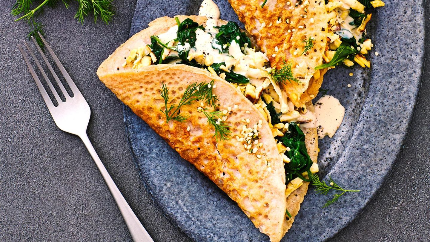 Pfannkuchen mit Spinat und Räuchertofu | BRIGITTE.de